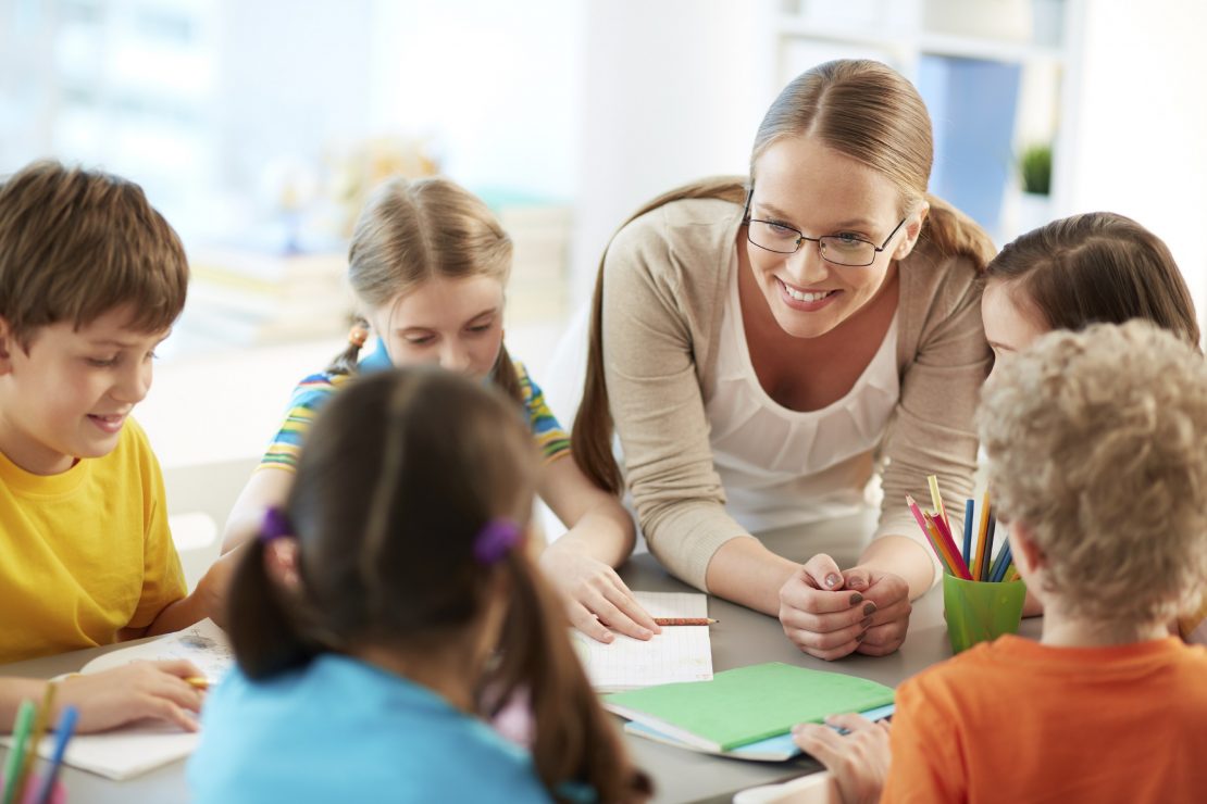 Peran Guru dan Orang tua dalam Pendidikan - EduCenter Peran Guru dan Orang tua dalam Pendidikan - EduCenter